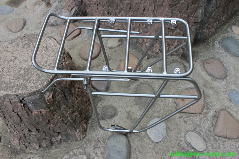 SIMPLE AND STRONG TITANIUM REAR RACK